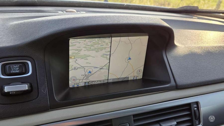 Balts Volvo XC70 2011 Panevēža, ar dzinēja tilpumu 2.40 L un nobraukumu 400 tūkst. km par 7450 €, foto 27 vietnē AUTOMOTO.COM.LV