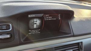 Balts Volvo XC70 2011 Panevēža, ar dzinēja tilpumu 2.40 L un nobraukumu 400 tūkst. km par 7450 €, foto 28 vietnē AUTOMOTO.COM.LV