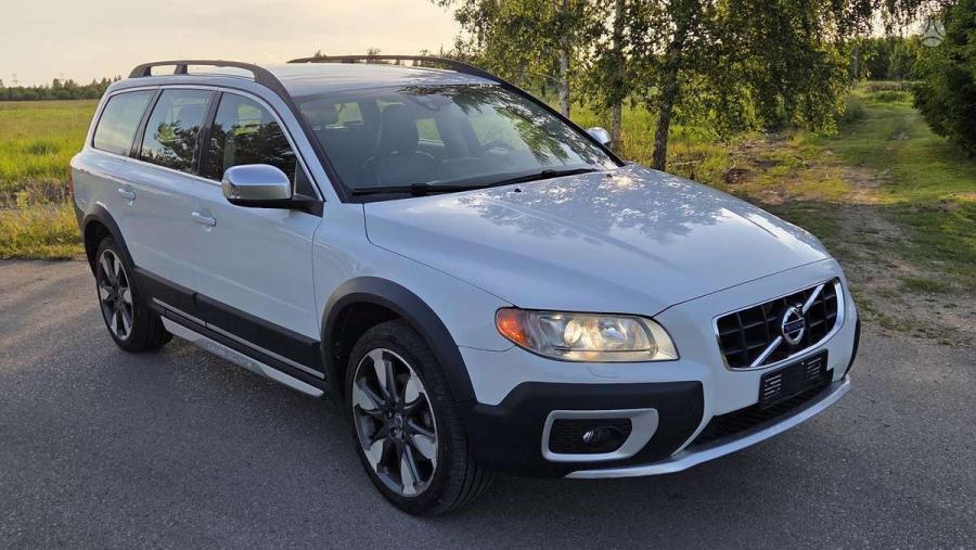 Balts Volvo XC70 2011 Panevēža, ar dzinēja tilpumu 2.40 L un nobraukumu 400 tūkst. km par 7450 €, foto 32 vietnē AUTOMOTO.COM.LV