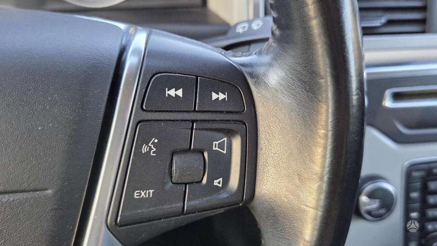 Balts Volvo XC70 2011 Panevēža, ar dzinēja tilpumu 2.40 L un nobraukumu 400 tūkst. km par 7450 €, foto 33 vietnē AUTOMOTO.COM.LV