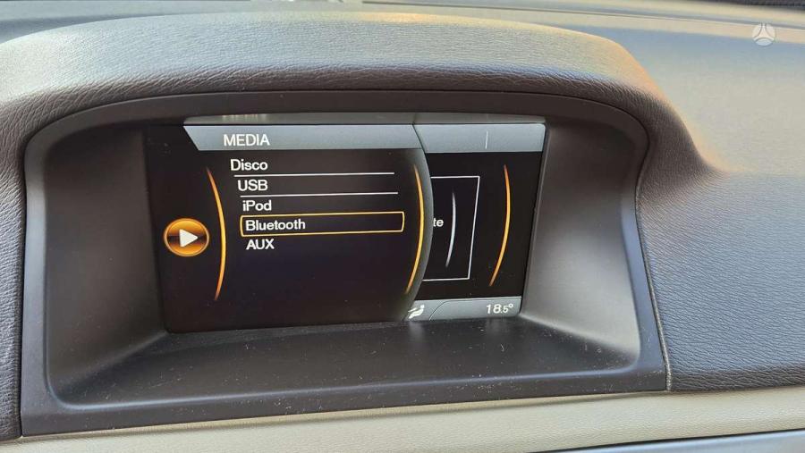 Balts Volvo XC70 2011 Panevēža, ar dzinēja tilpumu 2.40 L un nobraukumu 400 tūkst. km par 7450 €, foto 36 vietnē AUTOMOTO.COM.LV