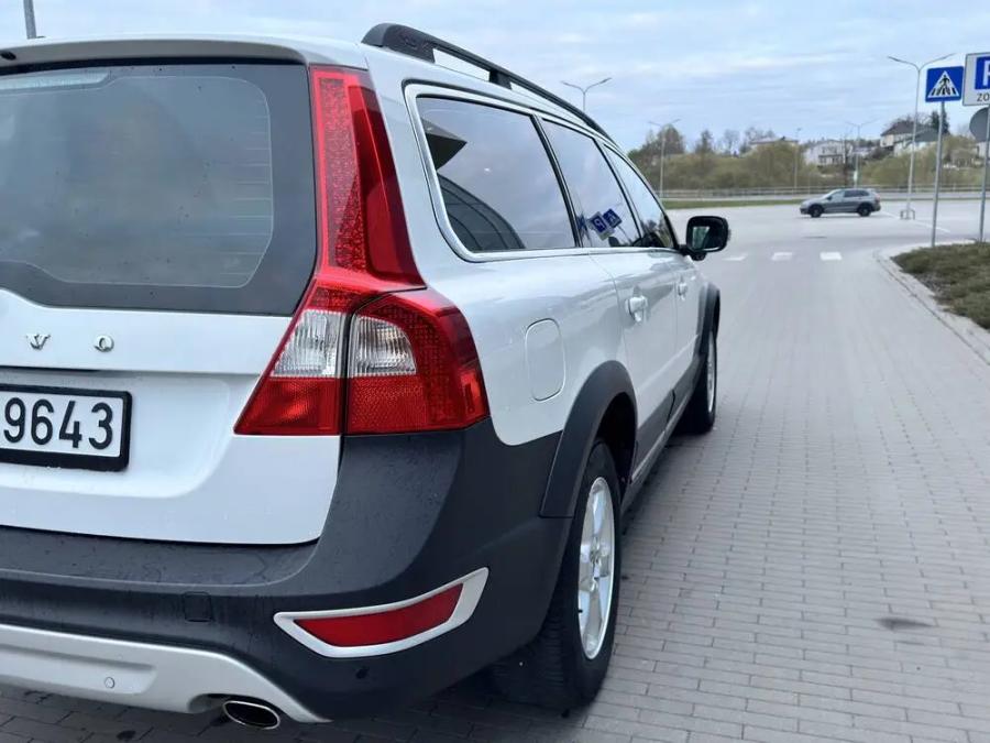 Balts Volvo XC70 2011 Rēzekne, ar dzinēja tilpumu 2.40 L un nobraukumu 332 tūkst. km par 7200 €, foto 5 vietnē AUTOMOTO.COM.LV