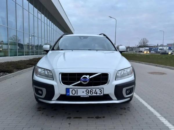 White Volvo XC70 2011 in Rezekne, with an engine capacity of 2.40 L and mileage of 332 thousand km for 7200 €, photo 7 on AUTOMOTO.COM.LV