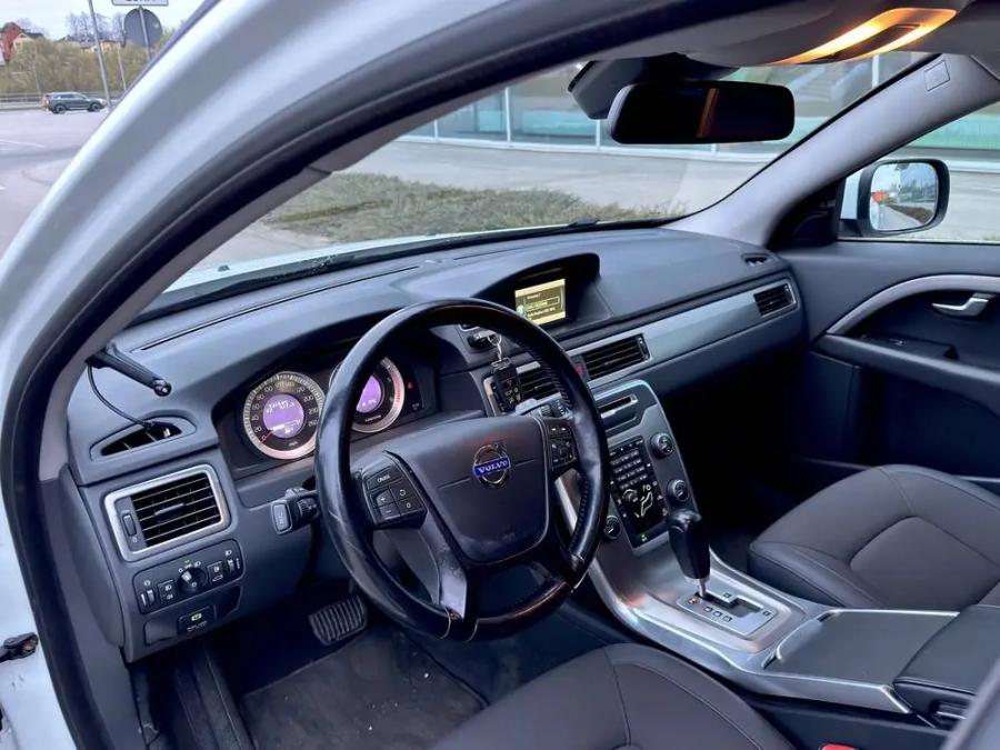 Balts Volvo XC70 2011 Rēzekne, ar dzinēja tilpumu 2.40 L un nobraukumu 332 tūkst. km par 7200 €, foto 10 vietnē AUTOMOTO.COM.LV