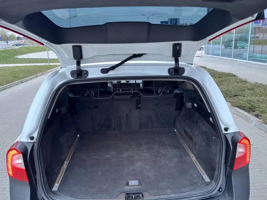 Balts Volvo XC70 2011 Rēzekne, ar dzinēja tilpumu 2.40 L un nobraukumu 332 tūkst. km par 7200 €, foto 21 vietnē AUTOMOTO.COM.LV