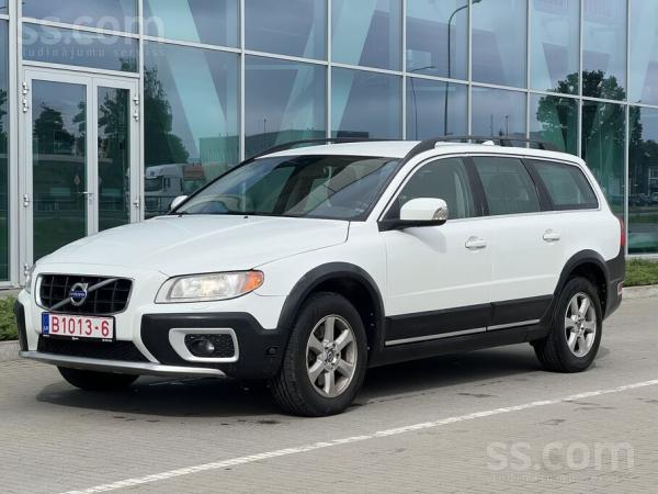 White Volvo XC70 2011 in Rezekne, with an engine capacity of 2.40 L and mileage of 334 thousand km for 7850 €, photo 2 on AUTOMOTO.COM.LV