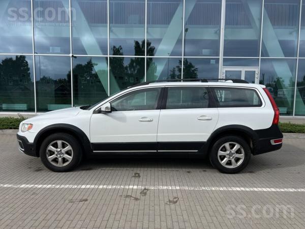 White Volvo XC70 2011 in Rezekne, with an engine capacity of 2.40 L and mileage of 334 thousand km for 7850 €, photo 4 on AUTOMOTO.COM.LV