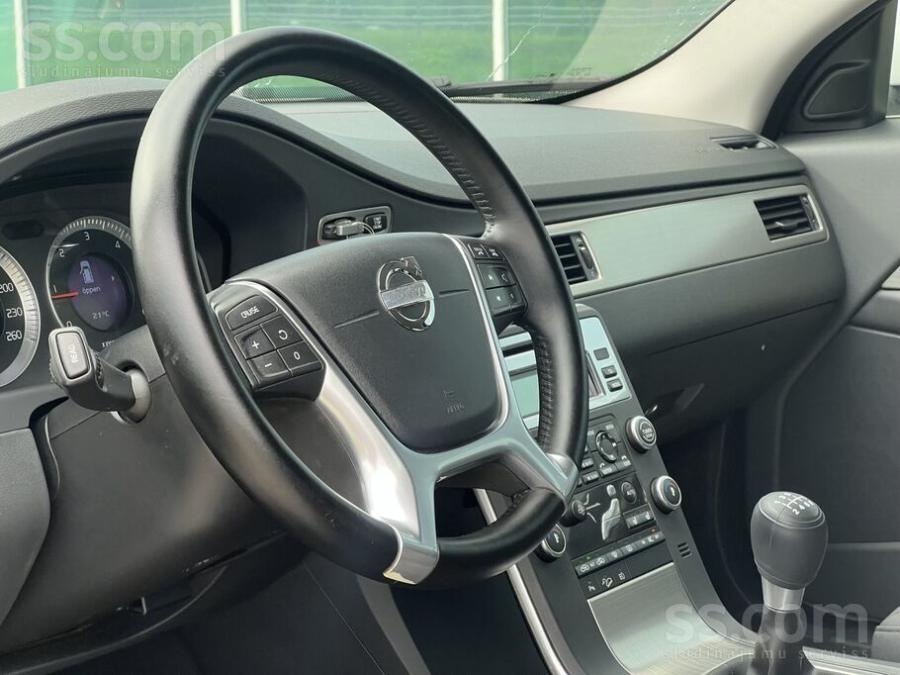 Balts Volvo XC70 2011 Rēzekne, ar dzinēja tilpumu 2.40 L un nobraukumu 334 tūkst. km par 7850 €, foto 13 vietnē AUTOMOTO.COM.LV