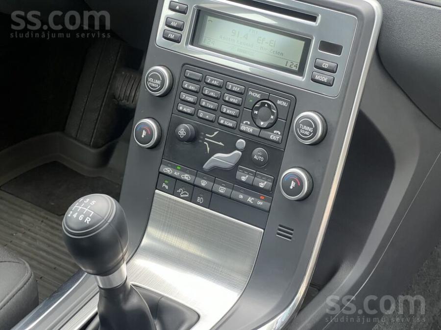 Balts Volvo XC70 2011 Rēzekne, ar dzinēja tilpumu 2.40 L un nobraukumu 334 tūkst. km par 7850 €, foto 14 vietnē AUTOMOTO.COM.LV