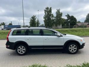 White Volvo XC70 2011 in Rezekne, with an engine capacity of 2.40 L and mileage of 334 thousand km for 7850 €, photo 8 on AUTOMOTO.COM.LV