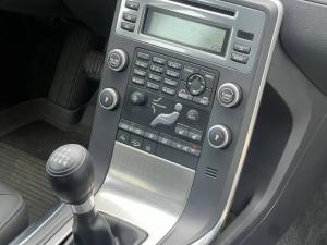 White Volvo XC70 2011 in Rezekne, with an engine capacity of 2.40 L and mileage of 334 thousand km for 7850 €, photo 14 on AUTOMOTO.COM.LV