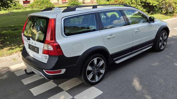 Volvo XC70 2011 in Panevezys on AUTOMOTO.COM.LV White Volvo XC70 2011 in Panevezys, with an engine capacity of 2.40 L and mileage of 400 thousand km for 7700 €, photo 7 on AUTOMOTO.COM.LV