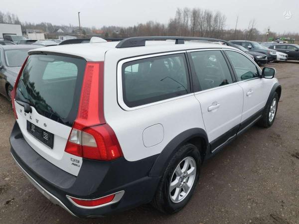 Balts Volvo XC70 2012 Utena, ar dzinēja tilpumu 2.40 L un nobraukumu 439 tūkst. km par 4300 €, foto 4 vietnē AUTOMOTO.COM.LV