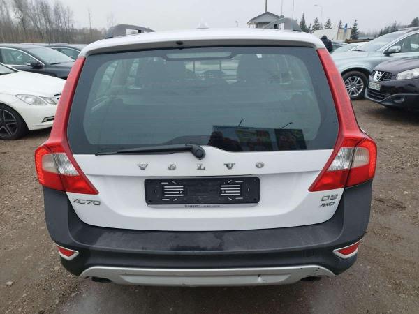 Balts Volvo XC70 2012 Utena, ar dzinēja tilpumu 2.40 L un nobraukumu 439 tūkst. km par 4300 €, foto 7 vietnē AUTOMOTO.COM.LV