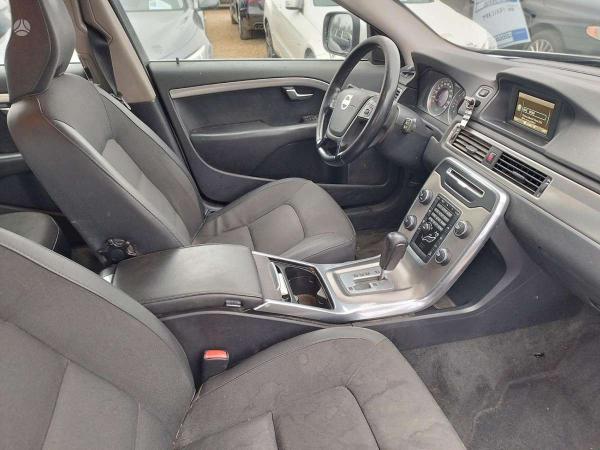 Balts Volvo XC70 2012 Utena, ar dzinēja tilpumu 2.40 L un nobraukumu 439 tūkst. km par 4300 €, foto 9 vietnē AUTOMOTO.COM.LV