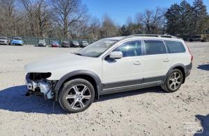 White Volvo XC70 2012 in Vilnius, with an engine capacity of 3.00 L and mileage of 218 thousand km for 7200 €, photo  on AUTOMOTO.COM.LV