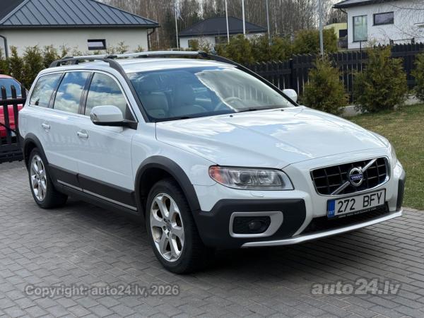 White Volvo XC70 2012 in Tartu, with an engine capacity of 2.40 L and mileage of 302 thousand km for 7900 €, photo 1 on AUTOMOTO.COM.LV