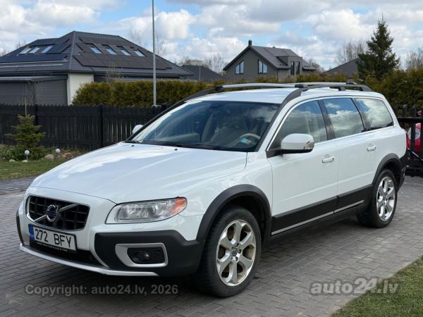 White Volvo XC70 2012 in Tartu, with an engine capacity of 2.40 L and mileage of 302 thousand km for 7900 €, photo 3 on AUTOMOTO.COM.LV