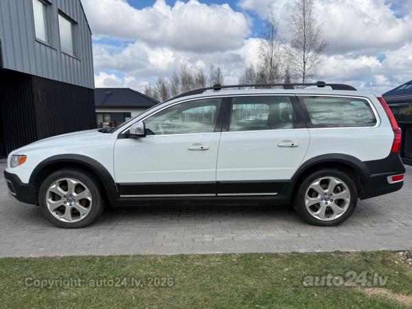 White Volvo XC70 2012 in Tartu, with an engine capacity of 2.40 L and mileage of 302 thousand km for 7900 €, photo 5 on AUTOMOTO.COM.LV