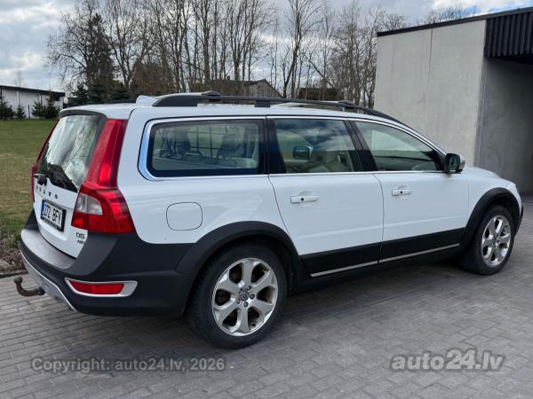 White Volvo XC70 2012 in Tartu, with an engine capacity of 2.40 L and mileage of 302 thousand km for 7900 €, photo 6 on AUTOMOTO.COM.LV