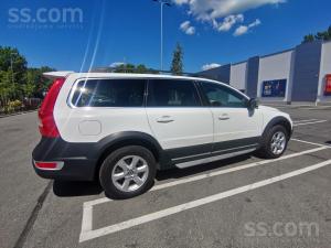 White Volvo XC70 2012 in Riga, with an engine capacity of 2.00 L and mileage of 310 thousand km for 6700 €, photo 5 on AUTOMOTO.COM.LV