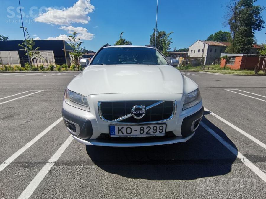 White Volvo XC70 2012 in Riga, with an engine capacity of 2.00 L and mileage of 310 thousand km for 6700 €, photo 6 on AUTOMOTO.COM.LV