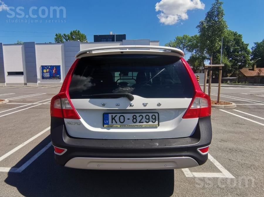 White Volvo XC70 2012 in Riga, with an engine capacity of 2.00 L and mileage of 310 thousand km for 6700 €, photo 7 on AUTOMOTO.COM.LV