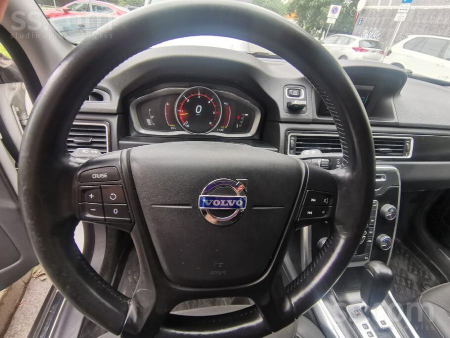 White Volvo XC70 2012 in Riga, with an engine capacity of 2.00 L and mileage of 310 thousand km for 6700 €, photo 8 on AUTOMOTO.COM.LV