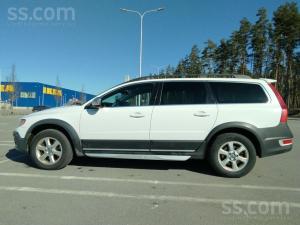 White Volvo XC70 2012 in Riga, with an engine capacity of 2.00 L and mileage of 310 thousand km for 7150 €, photo 4 on AUTOMOTO.COM.LV