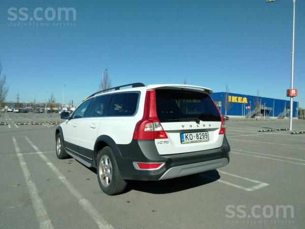 White Volvo XC70 2012 in Riga, with an engine capacity of 2.00 L and mileage of 310 thousand km for 7150 €, photo 4 on AUTOMOTO.COM.LV