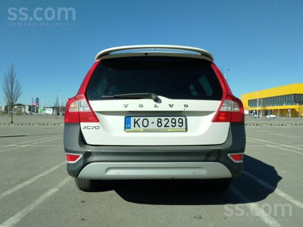 White Volvo XC70 2012 in Riga, with an engine capacity of 2.00 L and mileage of 310 thousand km for 7150 €, photo 5 on AUTOMOTO.COM.LV