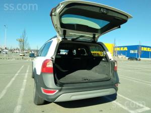 White Volvo XC70 2012 in Riga, with an engine capacity of 2.00 L and mileage of 310 thousand km for 7150 €, photo 7 on AUTOMOTO.COM.LV