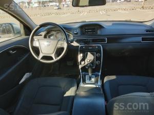 White Volvo XC70 2012 in Riga, with an engine capacity of 2.00 L and mileage of 310 thousand km for 7150 €, photo 8 on AUTOMOTO.COM.LV