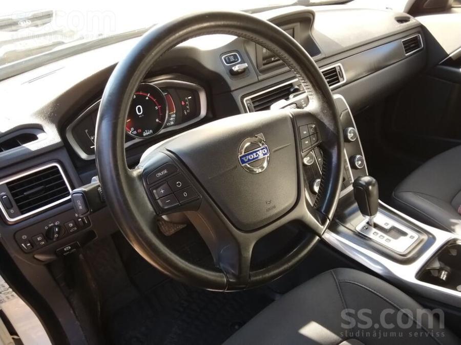 White Volvo XC70 2012 in Riga, with an engine capacity of 2.00 L and mileage of 310 thousand km for 7150 €, photo 9 on AUTOMOTO.COM.LV