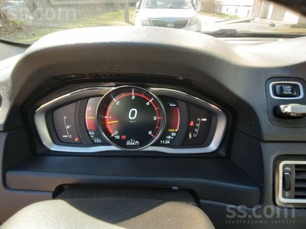 White Volvo XC70 2012 in Riga, with an engine capacity of 2.00 L and mileage of 310 thousand km for 7150 €, photo 9 on AUTOMOTO.COM.LV