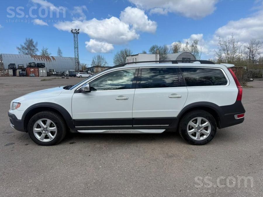 Balts Volvo XC70 2012 Rīga, ar dzinēja tilpumu 2.00 L un nobraukumu 310 tūkst. km par 6950 €, foto 4 vietnē AUTOMOTO.COM.LV