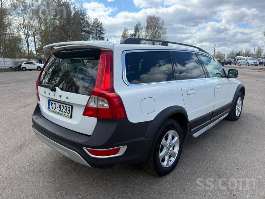 Balts Volvo XC70 2012 Rīga, ar dzinēja tilpumu 2.00 L un nobraukumu 310 tūkst. km par 6950 €, foto 9 vietnē AUTOMOTO.COM.LV