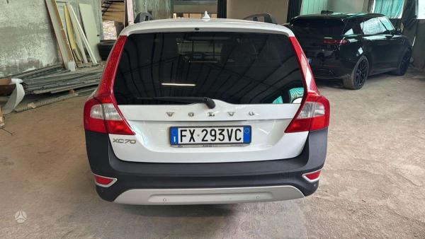 Balts Volvo XC70 2012 Šauļi, ar dzinēja tilpumu 1.98 L un nobraukumu 290 tūkst. km par 6900 €, foto 5 vietnē AUTOMOTO.COM.LV