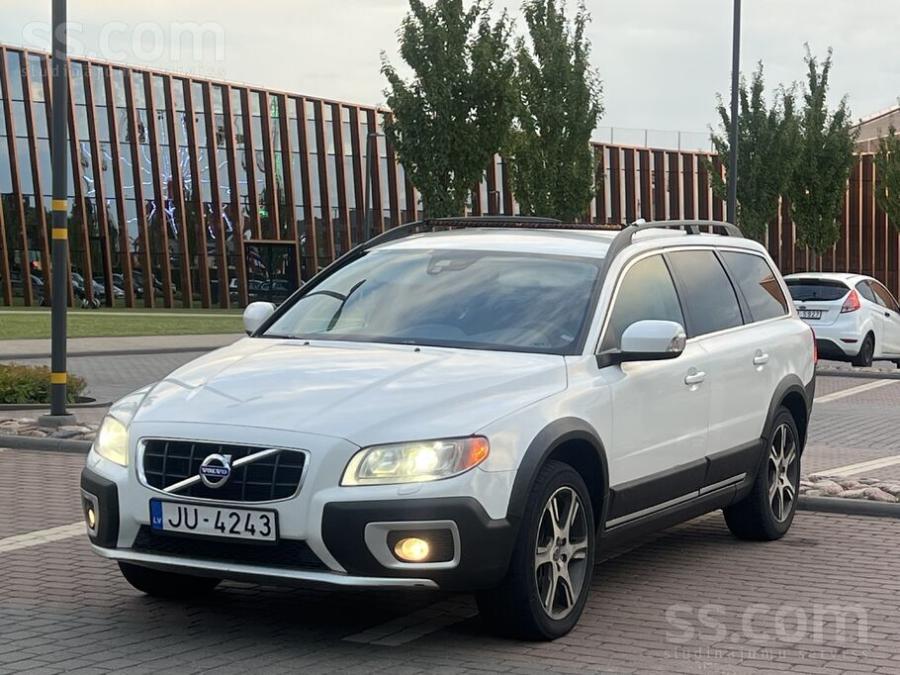 White Volvo XC70 2012 in Ventspils, with an engine capacity of 2.40 L and mileage of 500 thousand km for 9900 €, photo 3 on AUTOMOTO.COM.LV