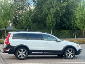 White Volvo XC70 2012 in Ventspils, with an engine capacity of 2.40 L and mileage of 500 thousand km for 9900 €, photo 7 on AUTOMOTO.COM.LV