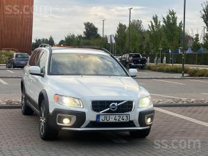 White Volvo XC70 2012 in Ventspils, with an engine capacity of 2.40 L and mileage of 500 thousand km for 9900 €, photo 8 on AUTOMOTO.COM.LV