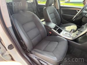 White Volvo XC70 2012 in Ventspils, with an engine capacity of 2.40 L and mileage of 500 thousand km for 9900 €, photo 10 on AUTOMOTO.COM.LV