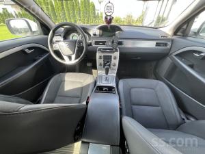 White Volvo XC70 2012 in Ventspils, with an engine capacity of 2.40 L and mileage of 500 thousand km for 9900 €, photo 13 on AUTOMOTO.COM.LV