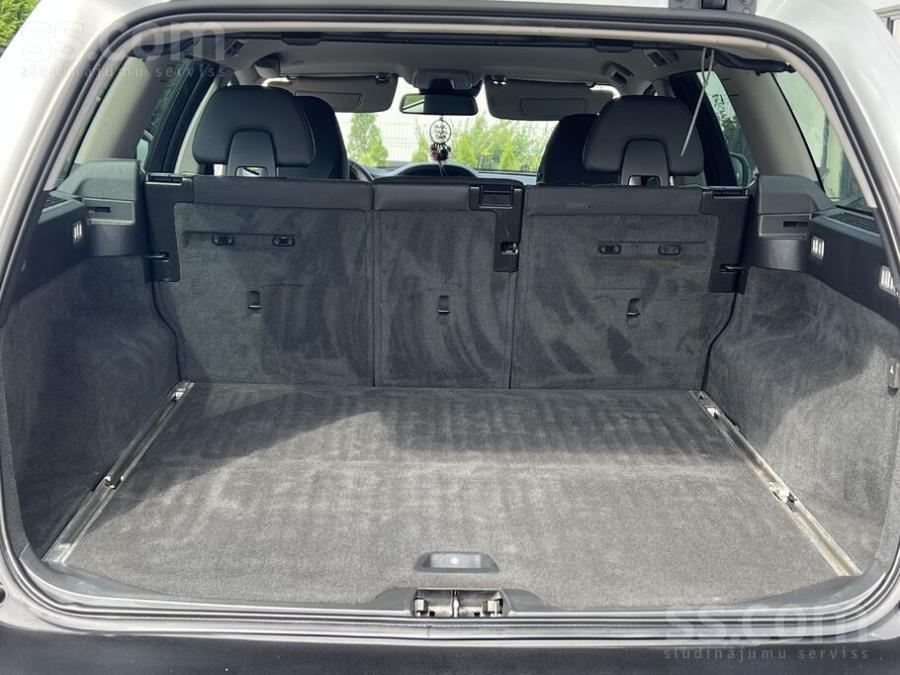White Volvo XC70 2012 in Ventspils, with an engine capacity of 2.40 L and mileage of 500 thousand km for 9900 €, photo 17 on AUTOMOTO.COM.LV
