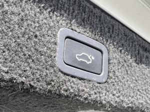 White Volvo XC70 2012 in Ventspils, with an engine capacity of 2.40 L and mileage of 500 thousand km for 9900 €, photo 18 on AUTOMOTO.COM.LV