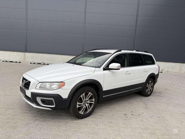White Volvo XC70 2012 in Siauliai, with an engine capacity of 1.98 L and mileage of 306 thousand km for 7200 €, photo 1 on AUTOMOTO.COM.LV