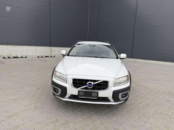 White Volvo XC70 2012 in Siauliai, with an engine capacity of 1.98 L and mileage of 306 thousand km for 7200 €, photo 2 on AUTOMOTO.COM.LV