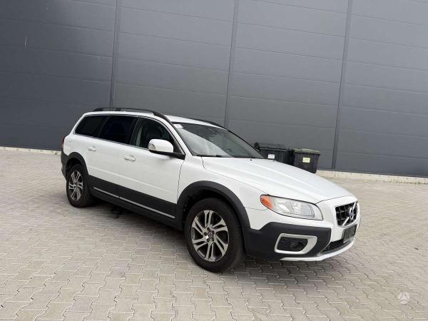 White Volvo XC70 2012 in Siauliai, with an engine capacity of 1.98 L and mileage of 306 thousand km for 7200 €, photo 3 on AUTOMOTO.COM.LV