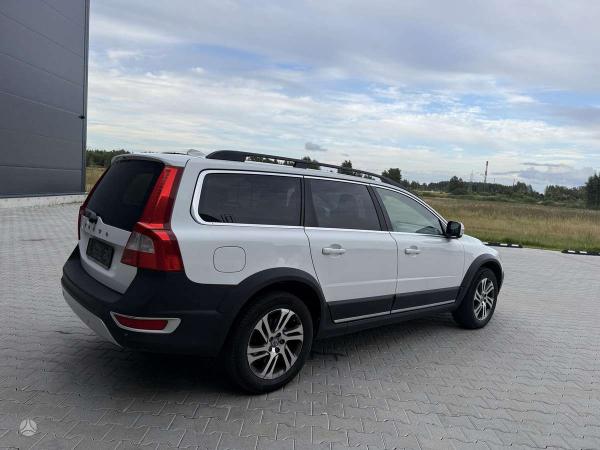 White Volvo XC70 2012 in Siauliai, with an engine capacity of 1.98 L and mileage of 306 thousand km for 7200 €, photo 5 on AUTOMOTO.COM.LV