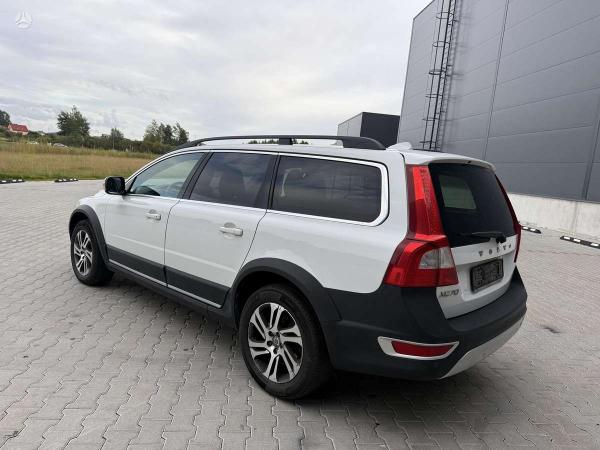 White Volvo XC70 2012 in Siauliai, with an engine capacity of 1.98 L and mileage of 306 thousand km for 7200 €, photo 7 on AUTOMOTO.COM.LV